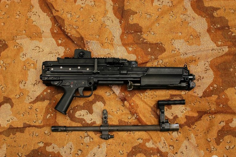 H&K Mg 43: nome in codice, Mg 4 - Armi e Tiro