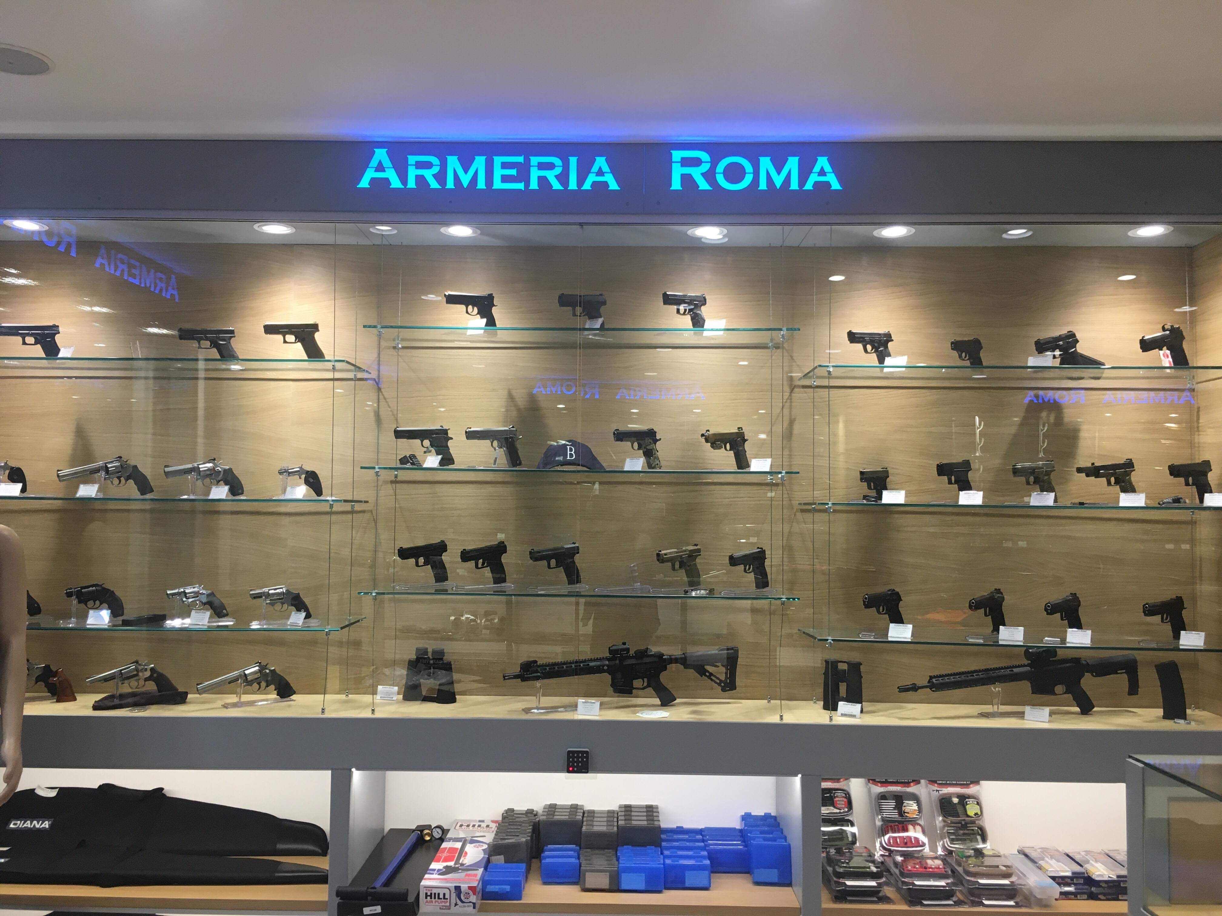 Apre l'armeria Roma - Armi e Tiro